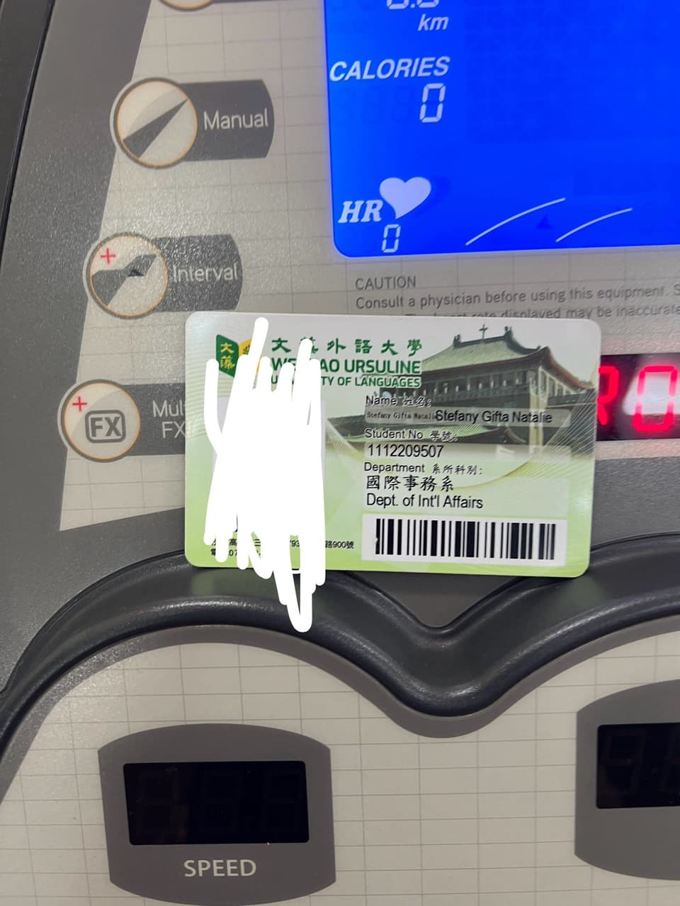 哈嘍同學你的學生證留在健身房忘了取走放在踏步機上面😅 文藻外語大學板 Dcard