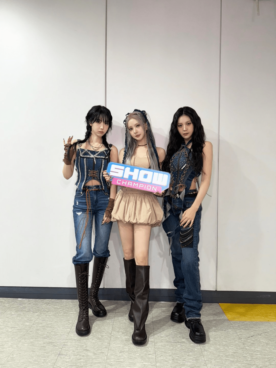 #集中討論 VIVIZ 迷你五輯 VOYAGE 回歸🤫 - B117 留言 | Dcard