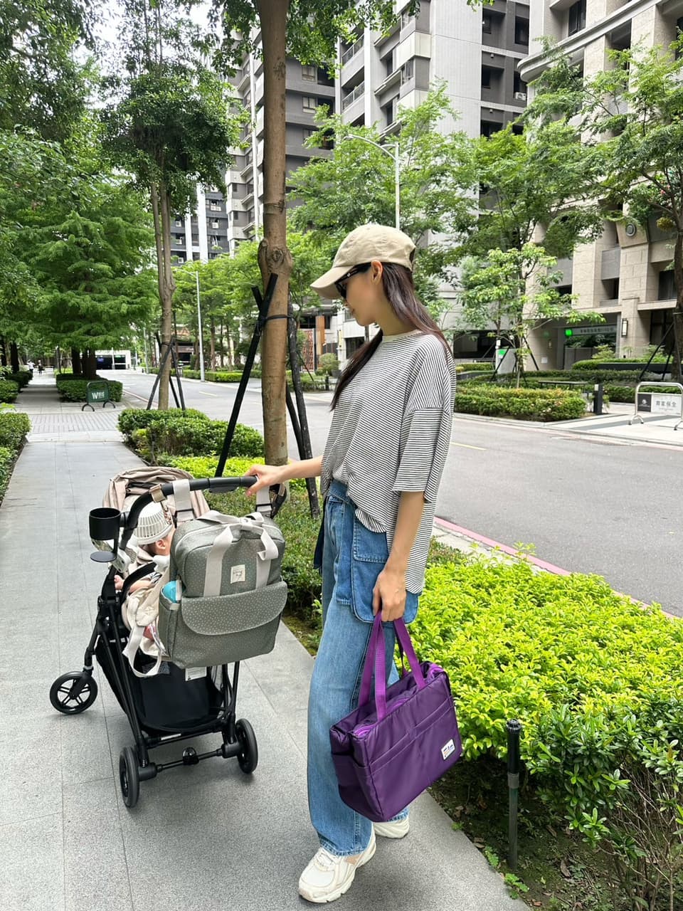 媽媽包也能時髦又好用，來自西班牙的Walking mum實背開箱 - 𝐒𝐚𝐜𝐡𝐢𝐤𝐨 (@sachiko1225) | Dcard