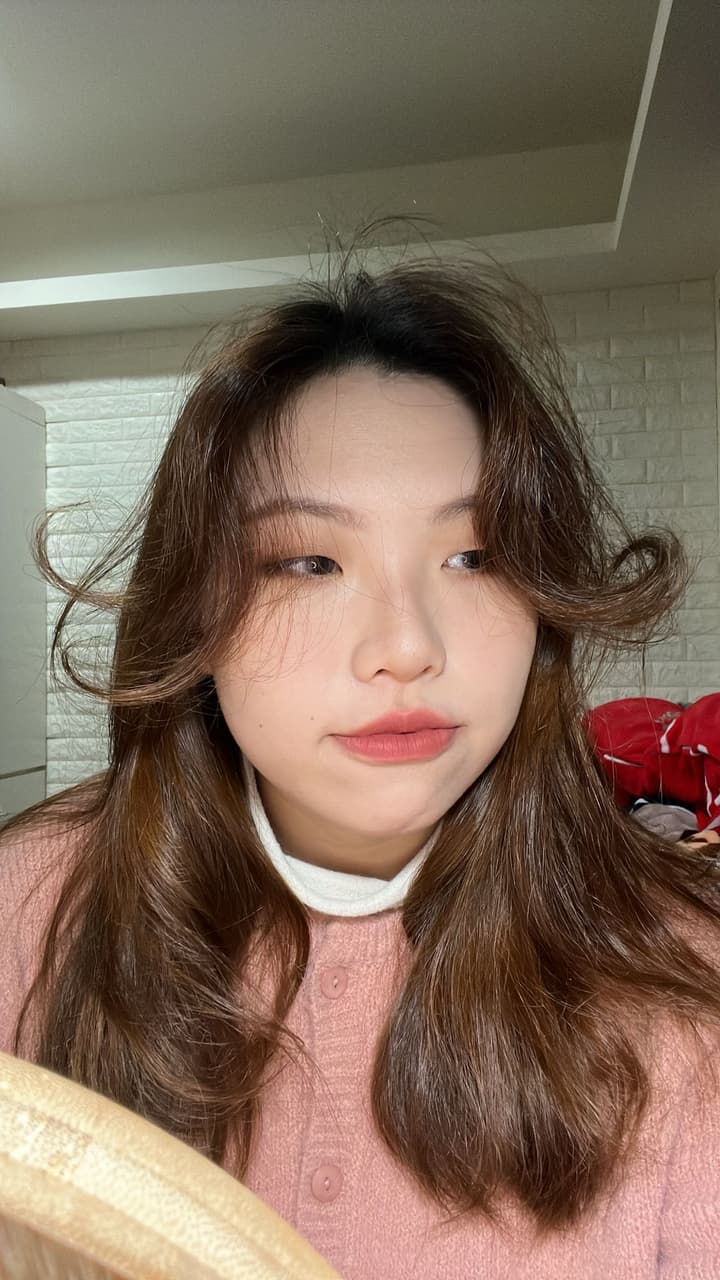 我真的很不會整理頭髮🥲 - 誒瑪 (@emma2209) | Dcard