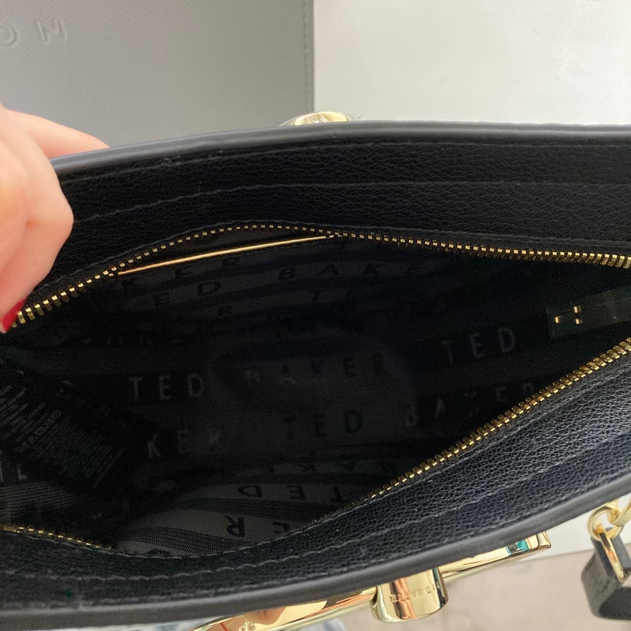 推薦英國Ted Baker包包 - 女孩板 | Dcard