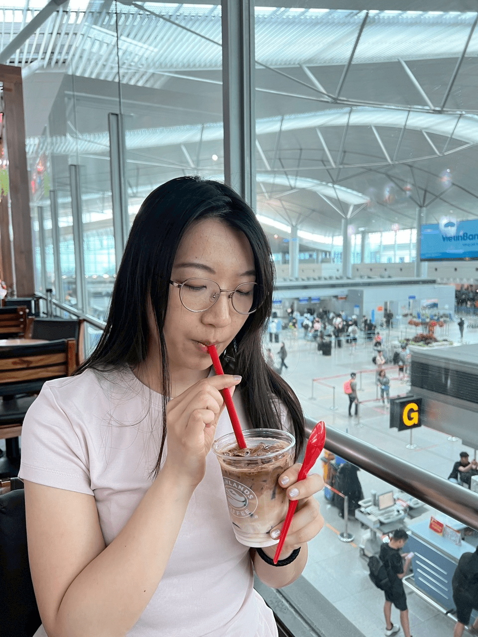 #國外遊記 越南自由行Day4｜胡志明新山機場出境流程/高原咖啡Highlands Coffee/Rose Lounge貴賓室 - 旅遊板 | Dcard