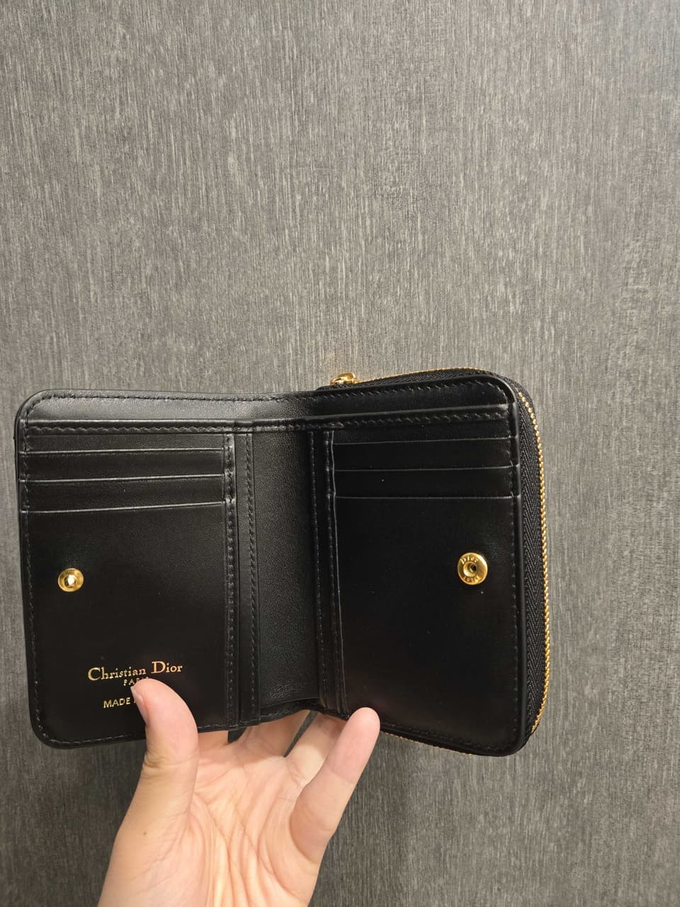 #選手 DIOR&LV 第一個精品錢包 - B20 留言 | Dcard