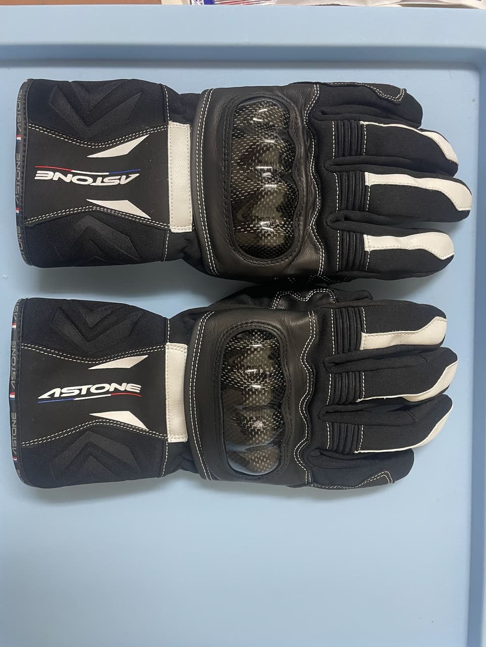 售 Astone GC01碳纖機車手套 近全新 - 逢甲大學二手物交流板 | Dcard