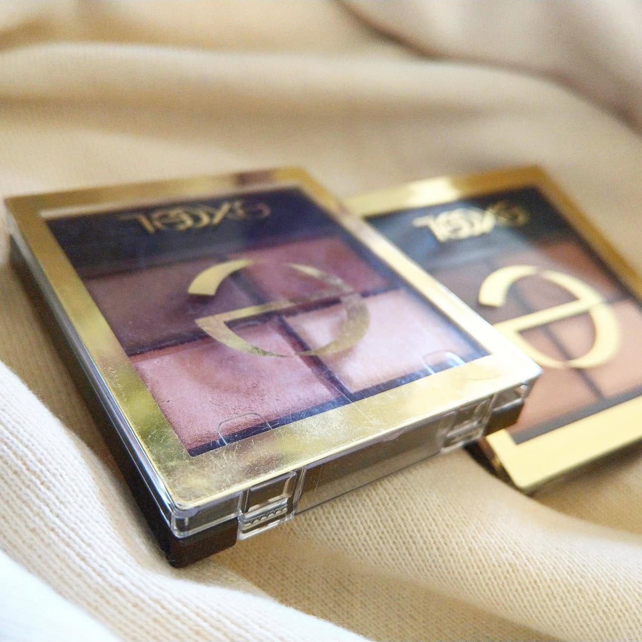 #顏色比較 三個鬼打牆大地色眼影 visee be3、excel SR03、excel SR06 - 美妝板 | Dcard