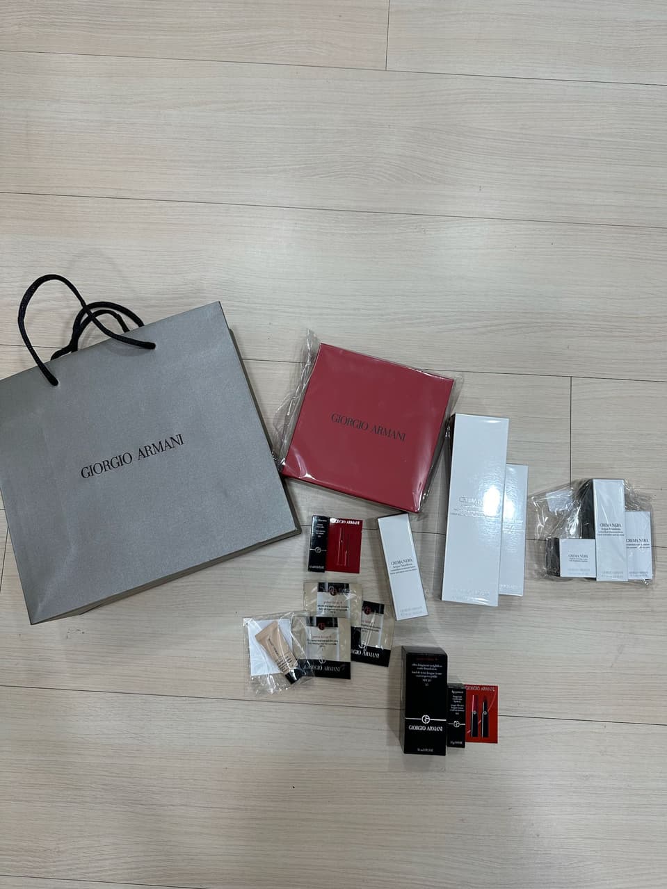 #分享 忠孝SOGO Armani天使櫃哥 - 美妝板 | Dcard