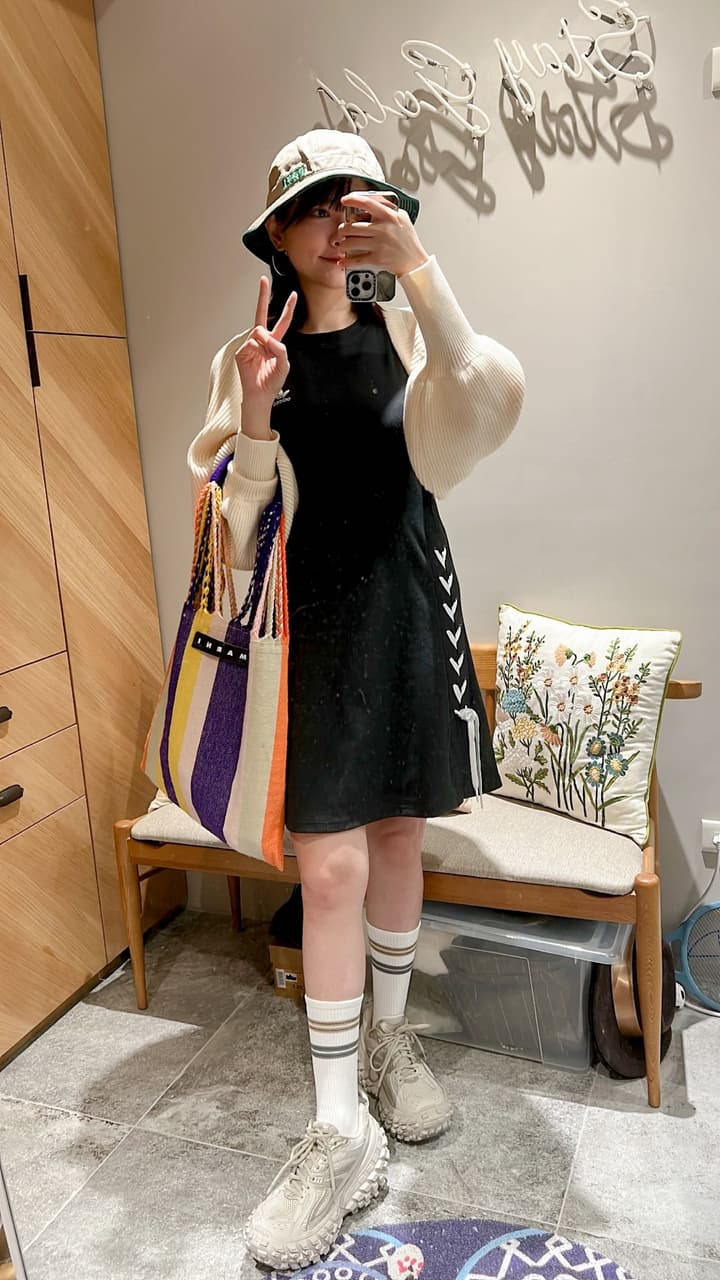 #分享 166cm 大胸三套街頭感穿搭 /運動風 /潮鞋 - 穿搭板 | Dcard