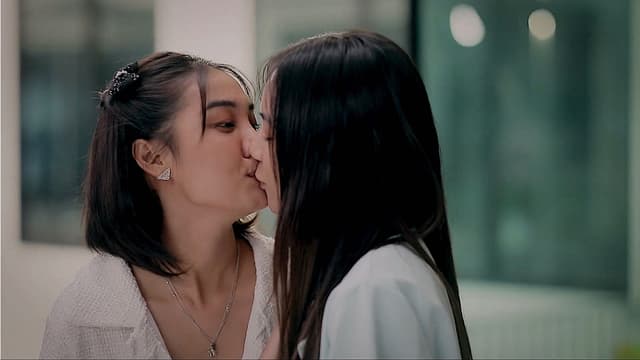 泰國高甜GL劇《Lucky My Love》：浪漫吻戲、演員Q&A、花絮一次看！ - 彩虹板 | Dcard