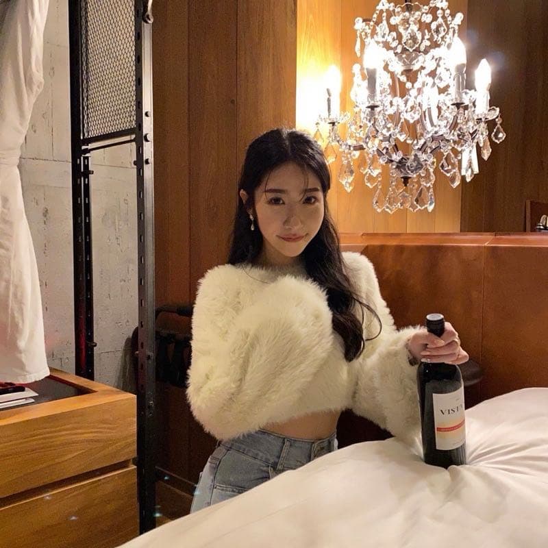 精緻大小姐親膚毛海上衣 上衣 省錢 小資 秋冬 - 風一般的女子 (@crklyj) | Dcard