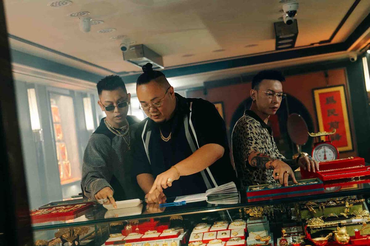 頑童MJ116重磅回歸！全新專輯《OGS》6/26全球數位上架 新歌〈里長Bro〉MV同步登場，引爆華語嘻哈新熱潮 - 一事無成的老編 (@benlinmarketing) | Dcard