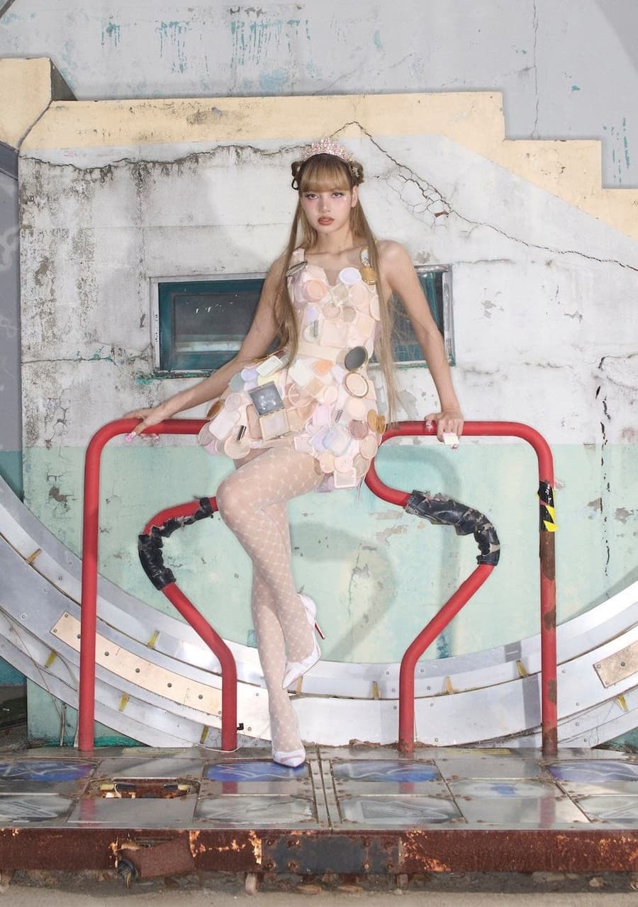 #分享 LISA登上英國雜誌《AnOther》秋冬刊封面 - BLACKPINK板 | Dcard