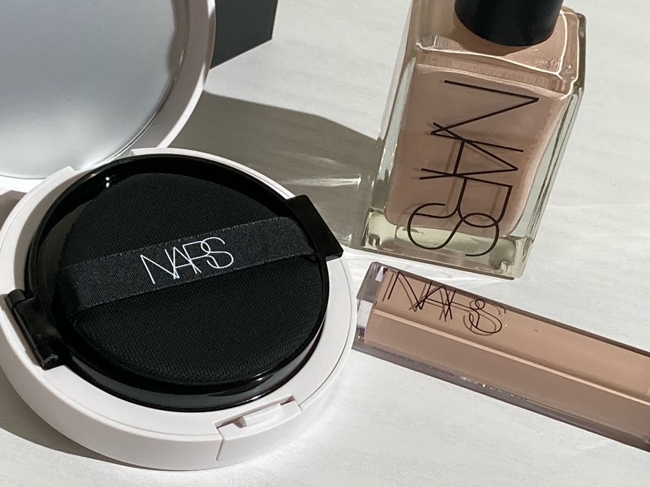 #開箱 春天就該水光滿滿!讓你輕鬆擁有無敵水光圈與浪漫春妝!ft.NARS - 美妝板 | Dcard