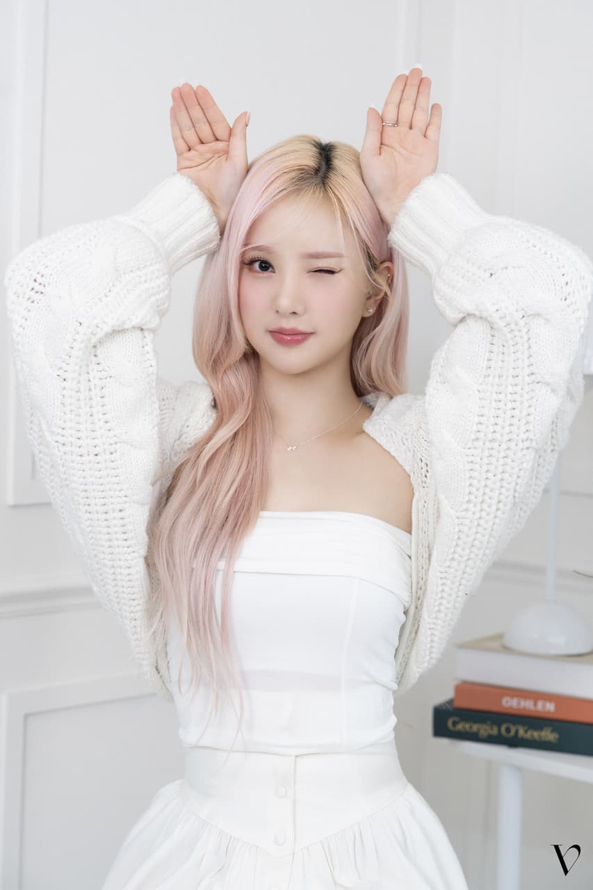 #照片 240418 Eunha - Cliche Project Pat Pat(어루만져 줄게요) MV 拍攝現場幕後 - GFRIEND板 | Dcard