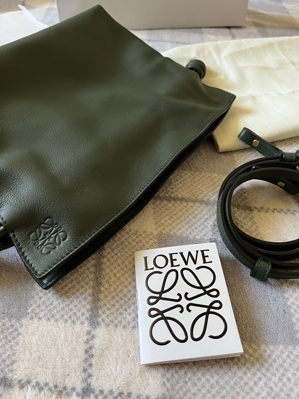 #開箱 30歲生日禮物終於到手 ️ Loewe Flamenco Mini - 精品板 | Dcard