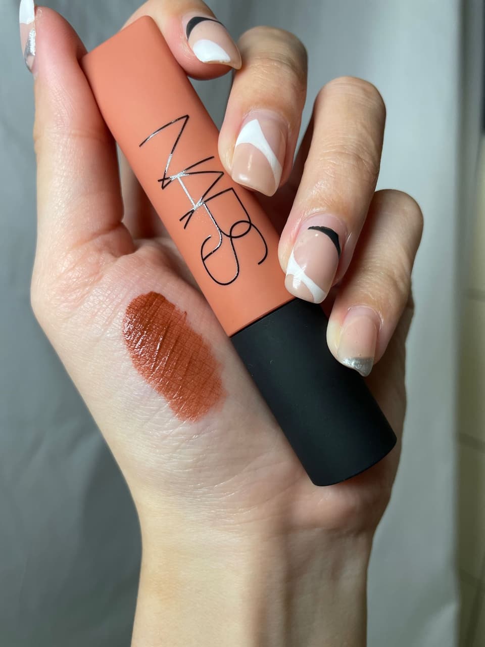 #試色 Nars 雲霧唇釉#thrust超級輕薄不收乾黃皮人必收的專櫃唇釉 - 美妝板 | Dcard