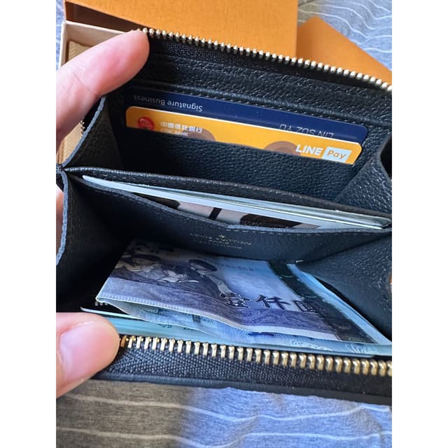 #分享 黑色/奶茶色LV壓紋零錢包 - 精品板 | Dcard