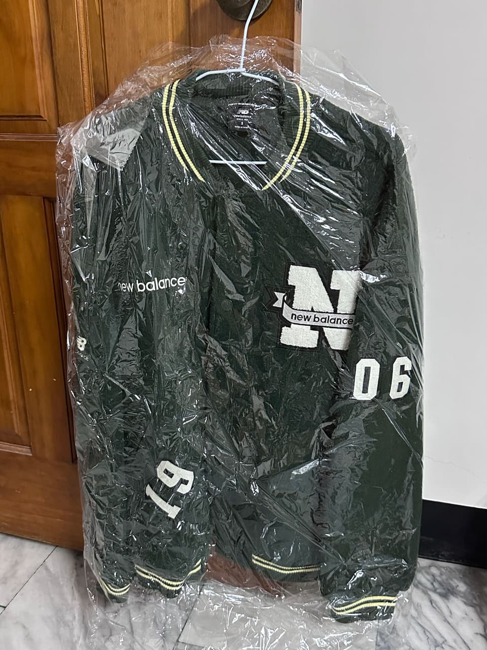 #我要賣 #售 NB IU同款棒球外套 - 二手交易板 | Dcard