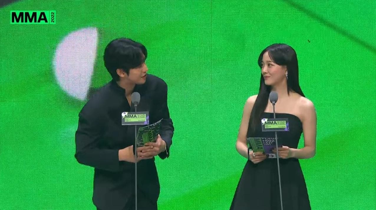 #分享 社內相親 CP 睽違半年大合體🌹 安孝燮 & 金世正 出席 MMA 頒獎！ - 追星板 | Dcard