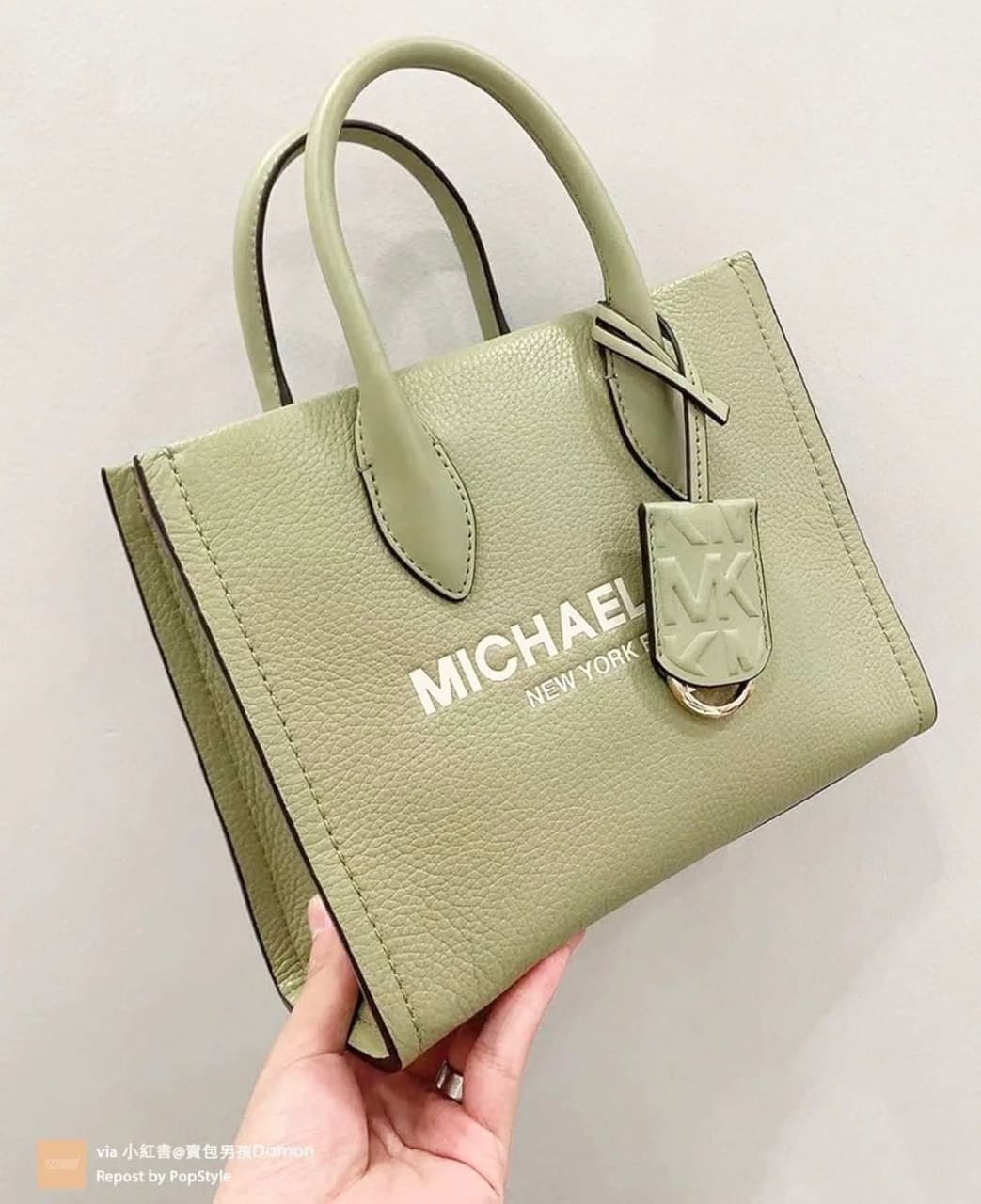 #請益 MK托特包 - 穿搭板 | Dcard