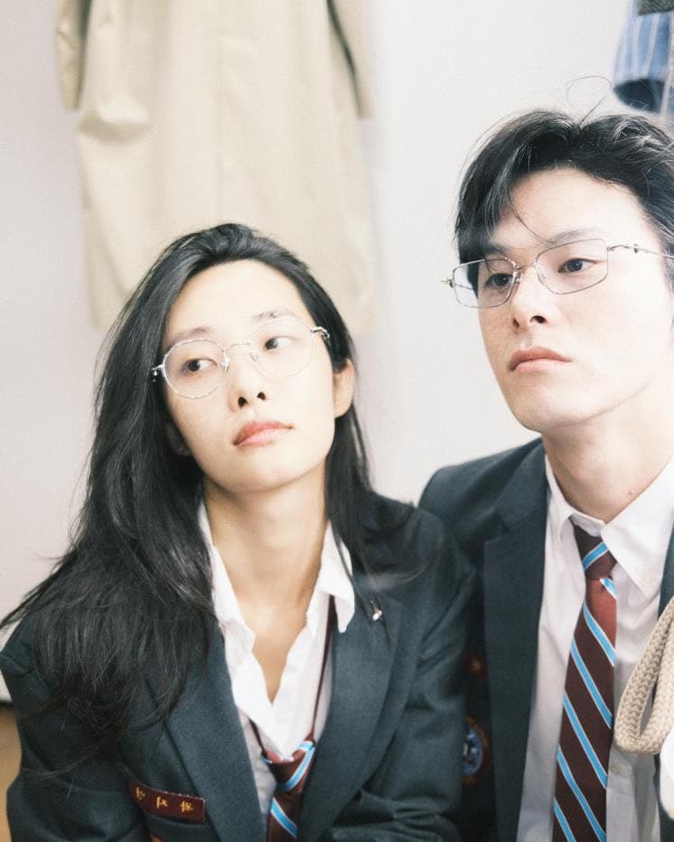 #分享 韓網HOT🔥最近流行的Y2K極客時尚眼鏡造型 - 追星板 | Dcard