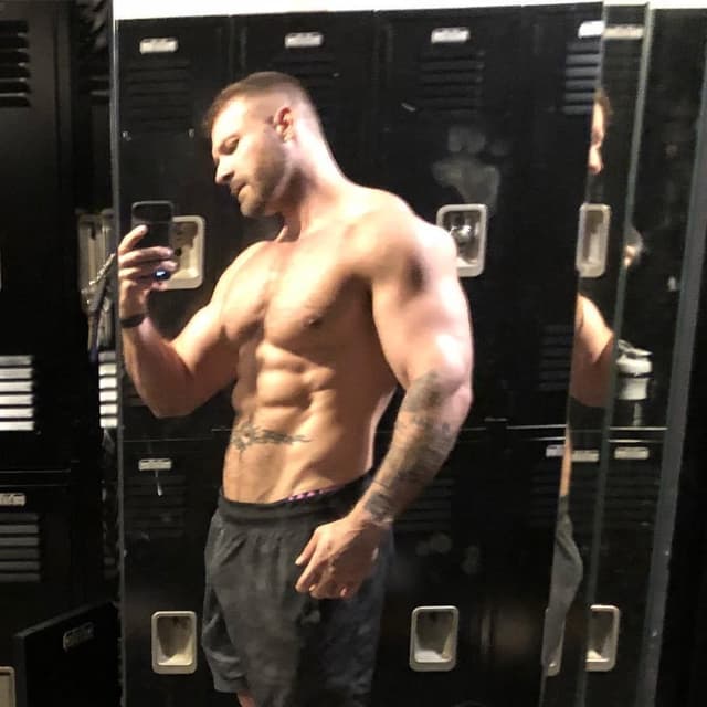 #找片 Austin wolf被按摩片 - 男同志西斯板 | Dcard