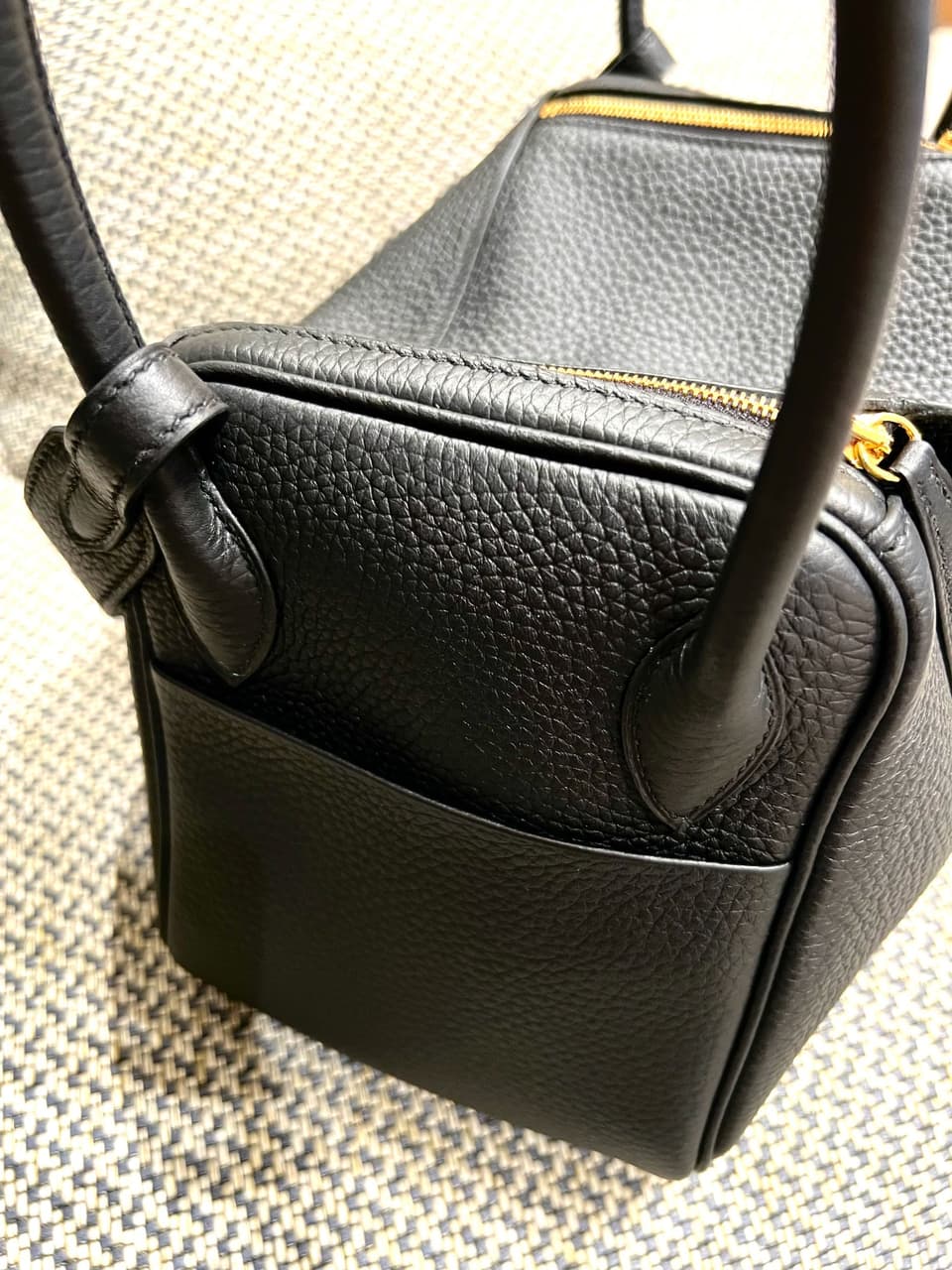 #開箱 愛馬仕 Lindy 26 / 89Noir黑色 / 金扣 / TC皮 - 精品板 | Dcard