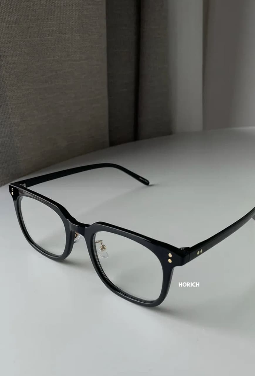 #我要賣 Horich 黑框眼鏡 僅試戴（已售出 - 二手交易板 | Dcard