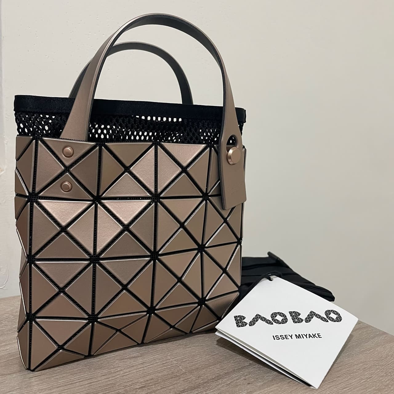 #我要賣 #我要賣 #BAOBAO三宅一生 琥珀橘 4X4 小方盒（已售出） - 二手交易板 | Dcard