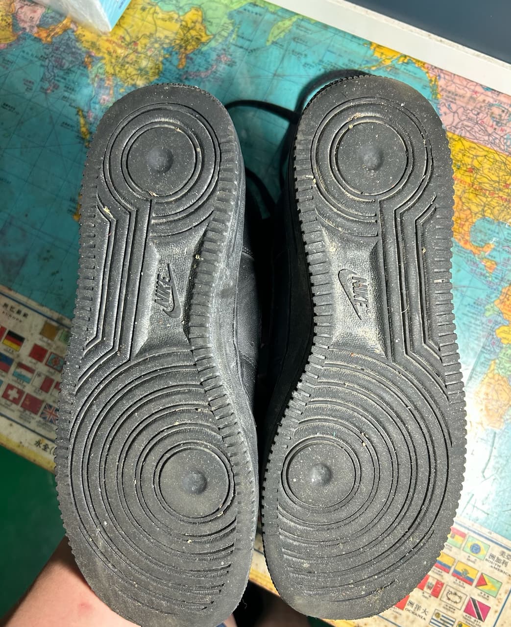 #發問 求救 🙏 Air Force 1 對我笑 - 球鞋板 | Dcard