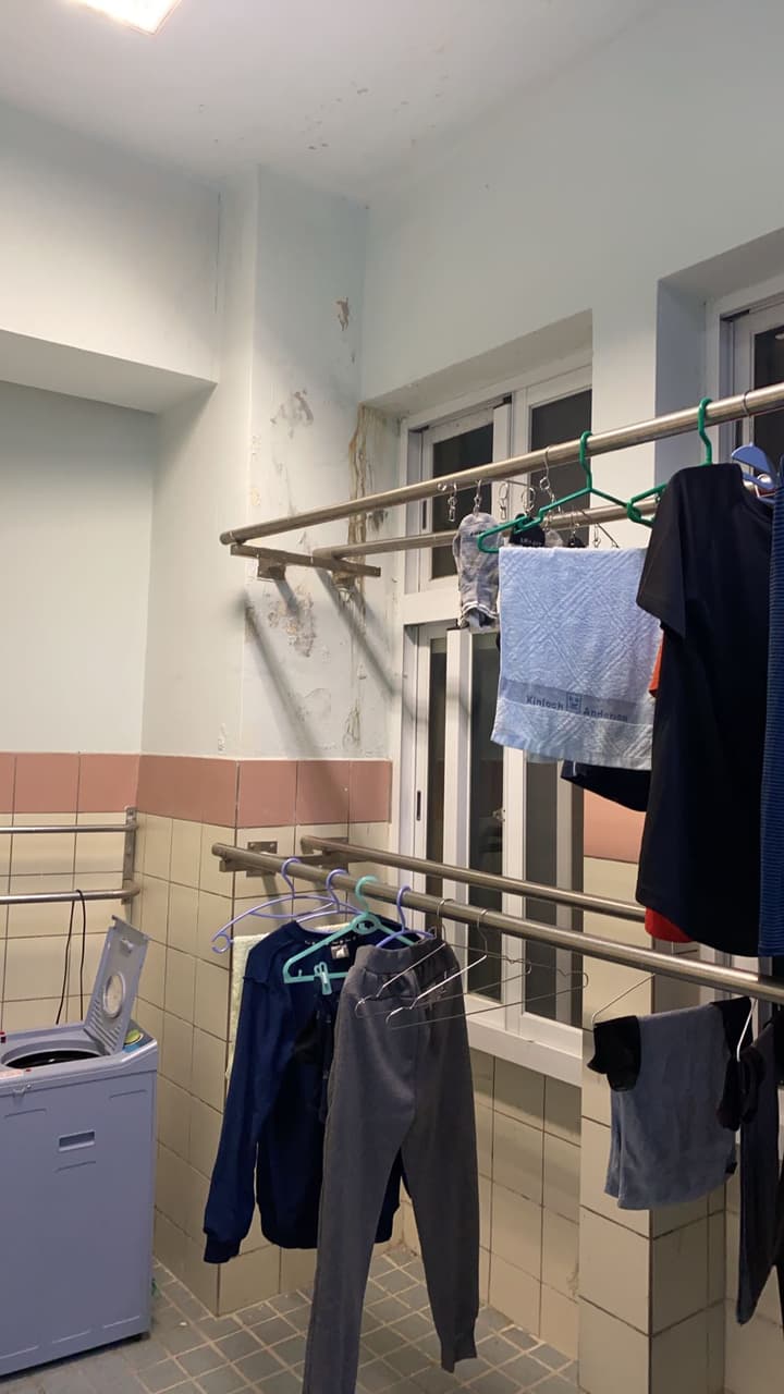 男宿B506 你收到我衣服了ಠ_ಠ - 高雄第一科大板 | Dcard