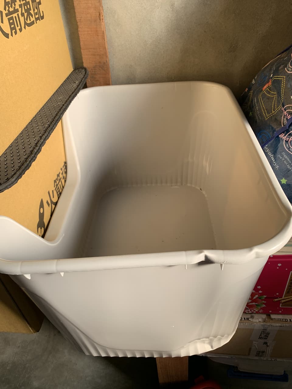 #我要賣 台中須來自取 貓砂盆x2 貓砂墊x2 外出籠x1 - 二手交易板 | Dcard