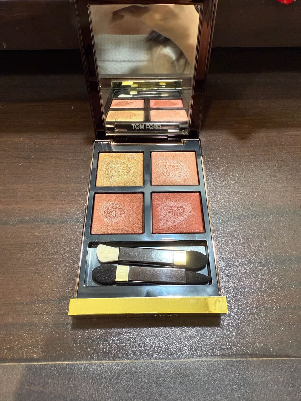 #我要賣 Tf 眼影盤40 已出 - 二手交易板 | Dcard