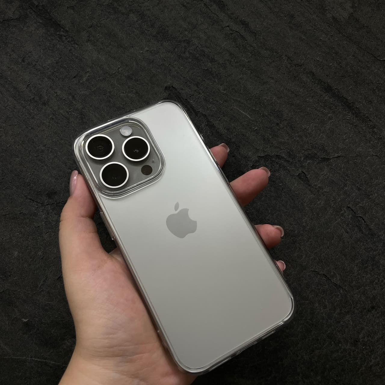 #iPhone 請益• iPhone 15 pro透明手機殼 - B97 留言 | Dcard