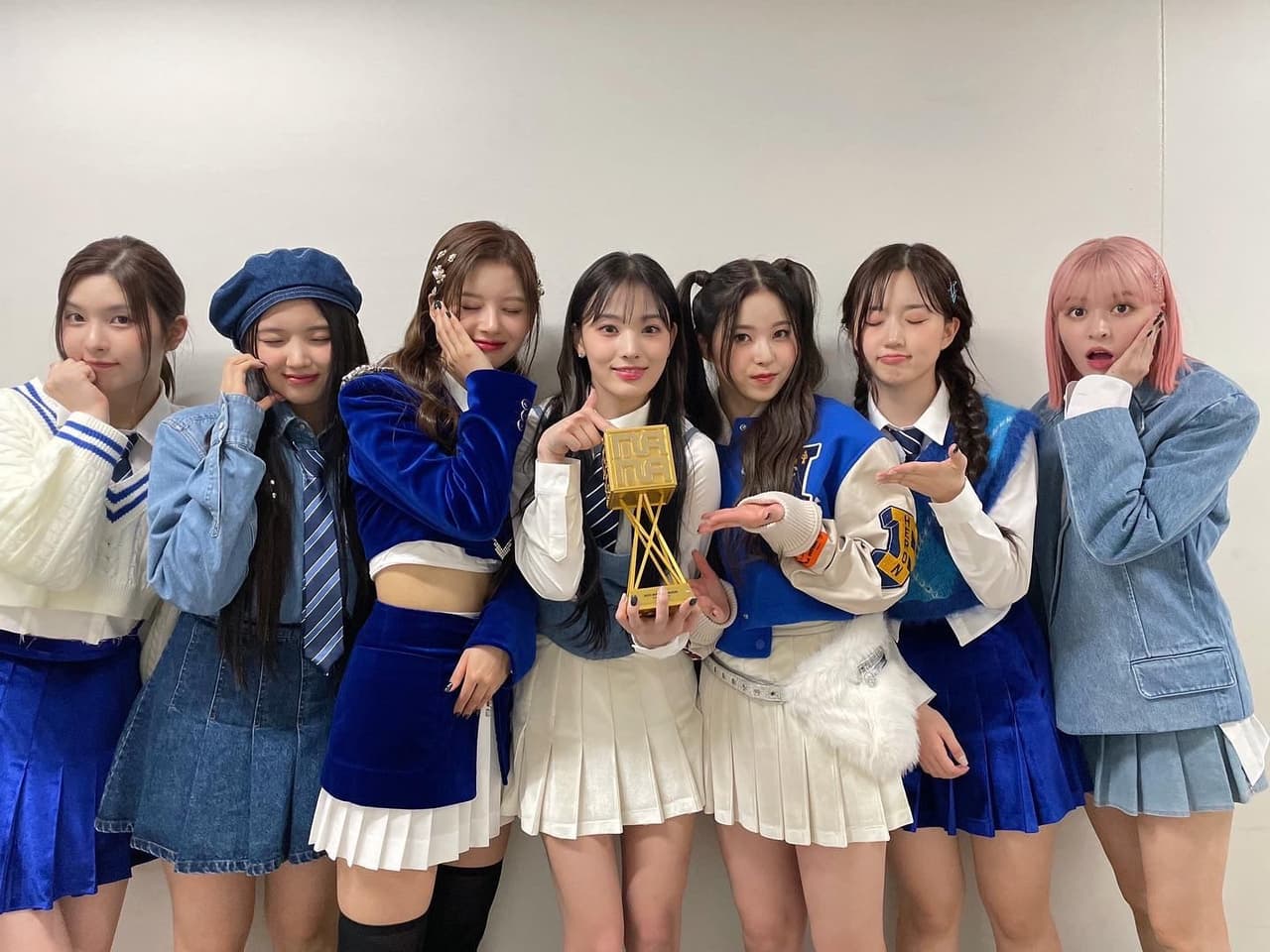 \𝐅𝐀𝐕𝐎𝐑𝐈𝐓𝐄 𝐍𝐄𝐖 𝐀𝐑𝐓𝐈𝐒𝐓/ - ⠀ (@itztimefor_) | Dcard