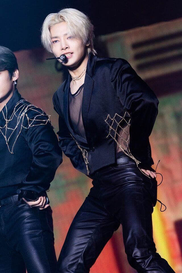 #回歸 二巡日本🇯🇵神戶 Day1 新聞照 - Stray Kids板 | Dcard