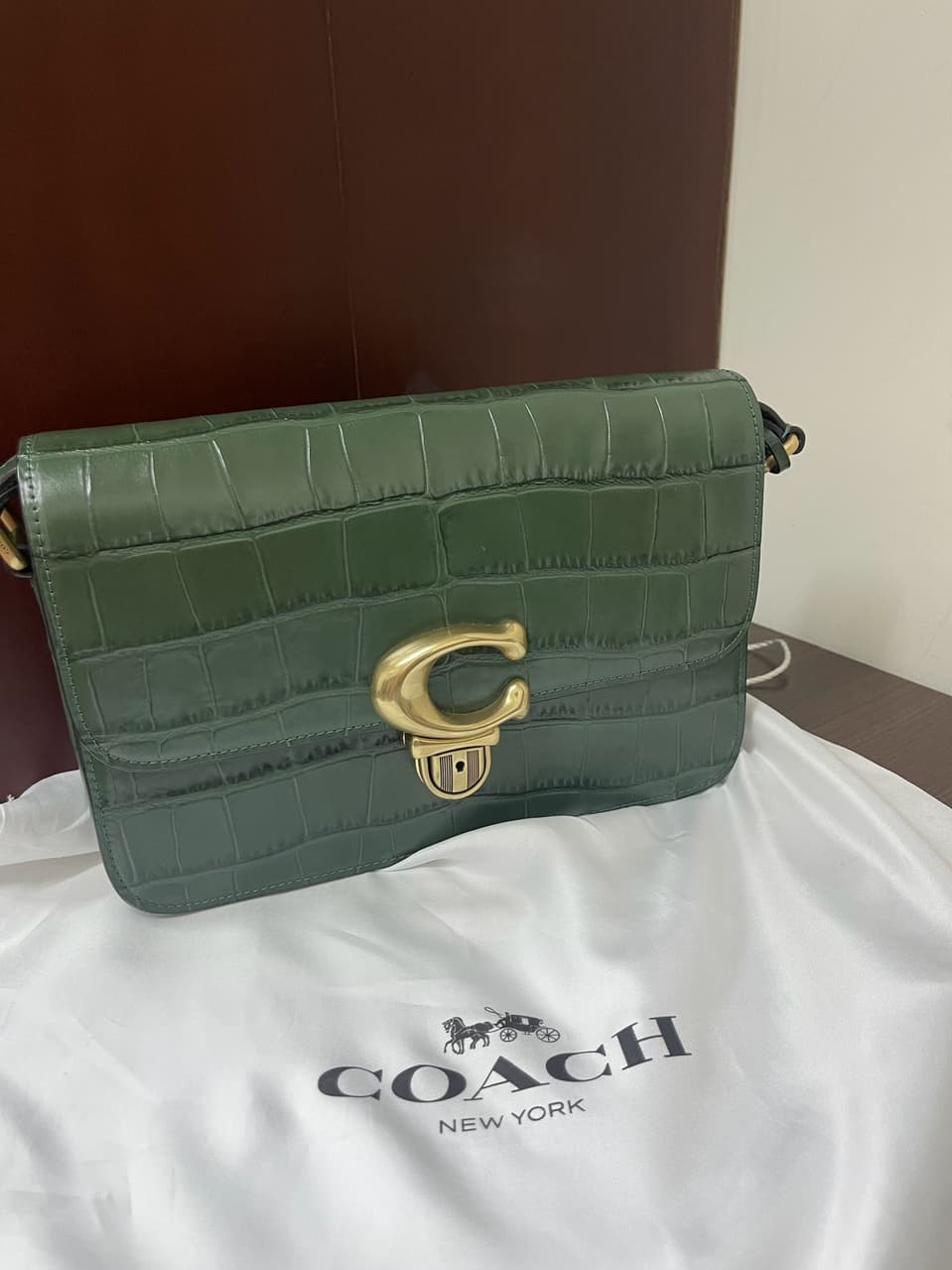 #我要賣 #我要賣 降售！專櫃版COACH、Vivienne Westwood、CHLOE - 二手交易板 | Dcard