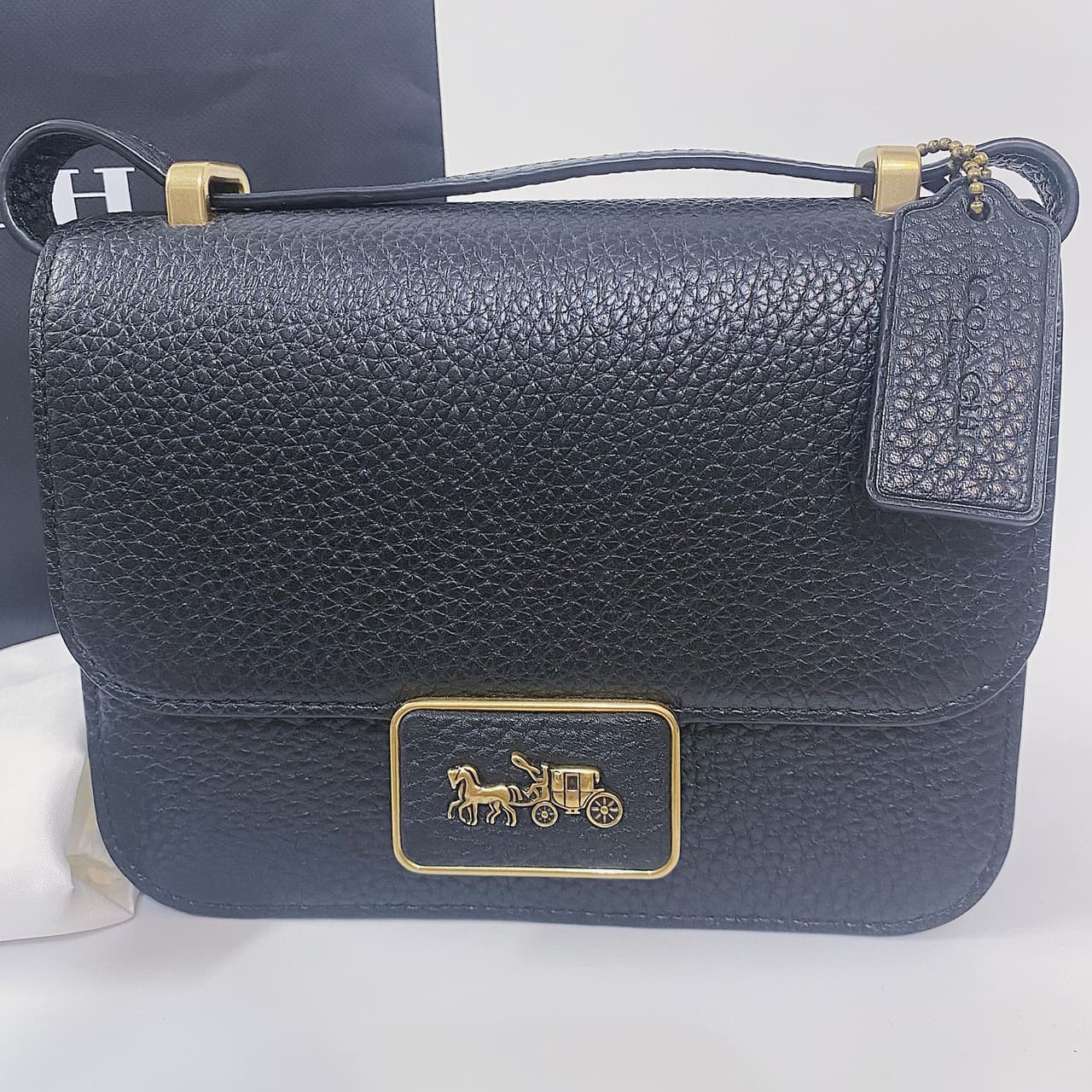 #我要賣 全新 Coach 經典馬車 可肩背/手提/斜背 9000 - 二手交易板 | Dcard