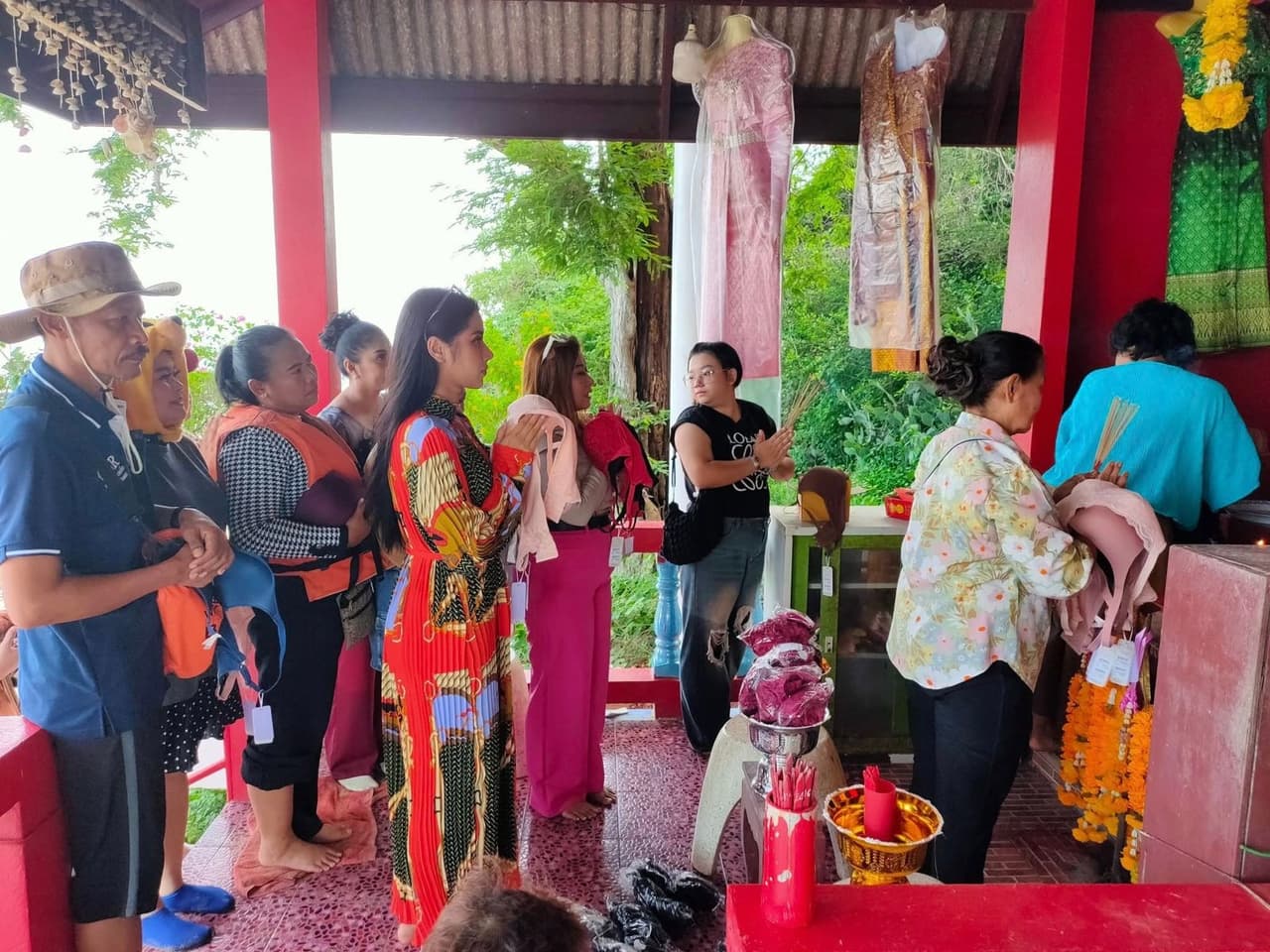 泰國「少女雙乳島」女神太靈！戀愛有求必應 超狂信眾獻胸罩還願 - SETN三立新聞網 (@setn54) | Dcard