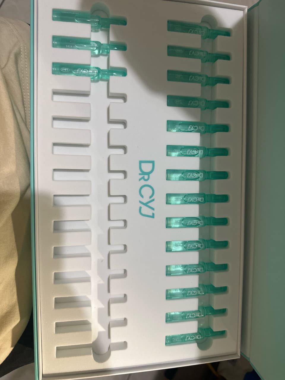 #我要賣 DR CYJ玻尿酸活水奇肌安瓶1.8mlx17pcs - 二手交易板 | Dcard