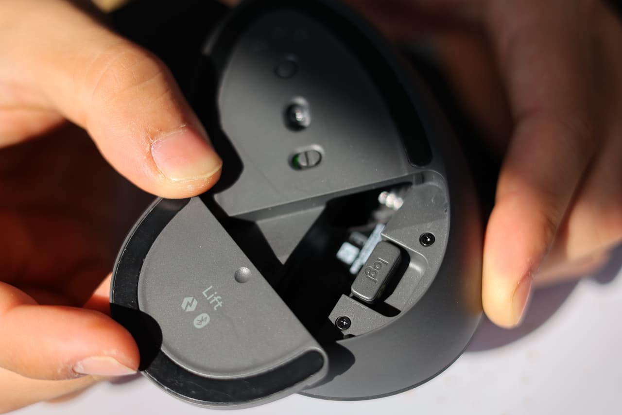 Logitech LIFT人體工學垂直滑鼠 - 3C板 | Dcard