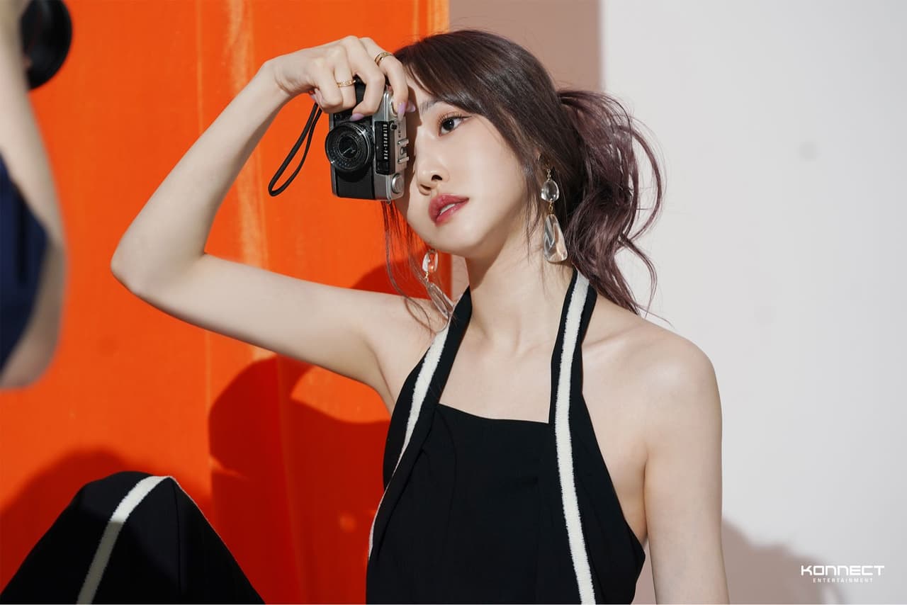 #更新 #照片 230104 Yuju 👋🏻GOODBYE 2022, HELLO 2023 #SpecialPhoto👋🏻 - GFRIEND板 | Dcard