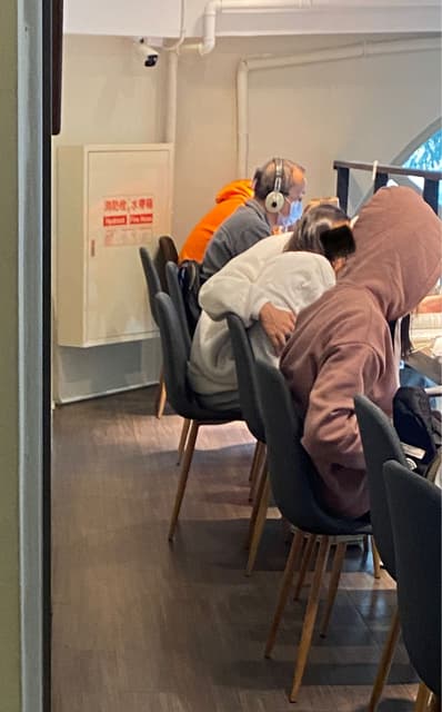 路易莎智障情侶 - B13-2 留言 | Dcard