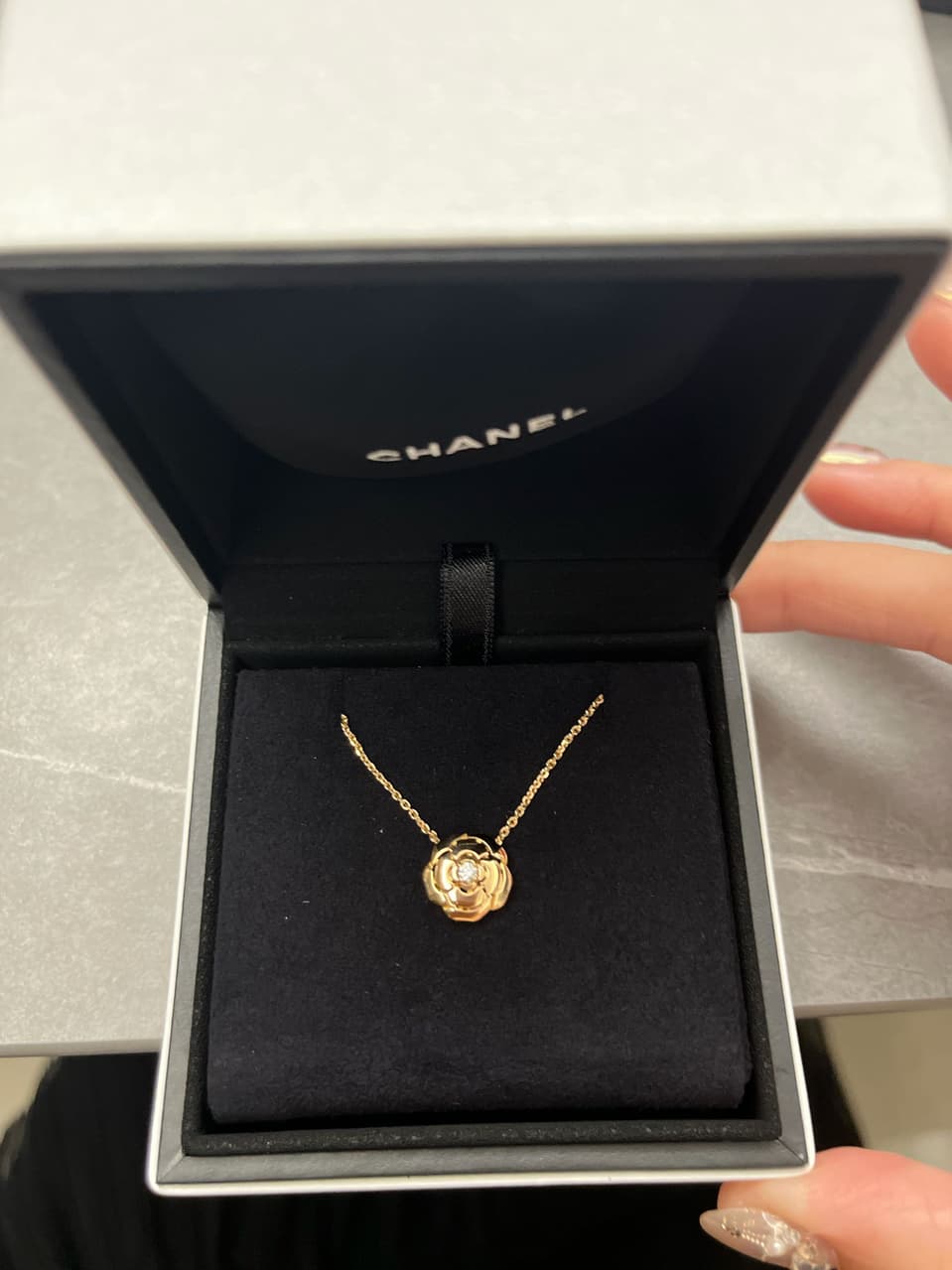 #開箱 分享香奈兒漂亮的山茶花項鍊跟coco crush手環😍😍 - 精品板 | Dcard