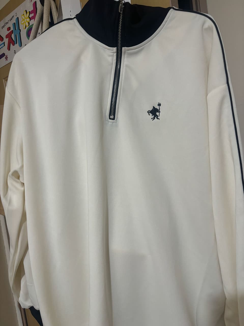 #我要賣 Classical elf 半拉鍊上衣 M 象牙 - 二手交易板 | Dcard