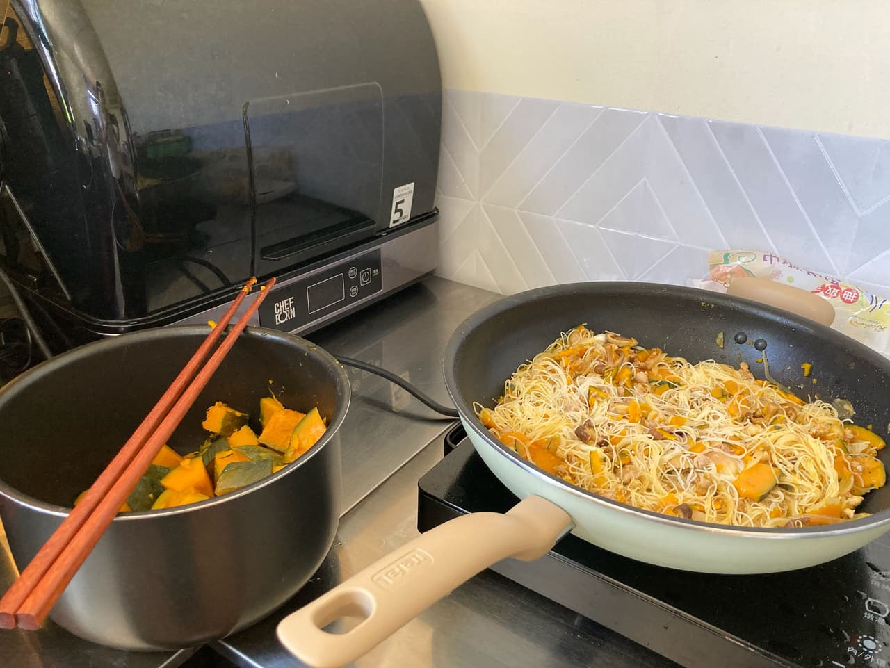 婚前，爸媽都不知道我會做菜😅 感謝婚姻給我做飯這個舞台 今日靈感：金瓜米粉 - 米熙 陪你找方向 (@miss_missie) | Dcard