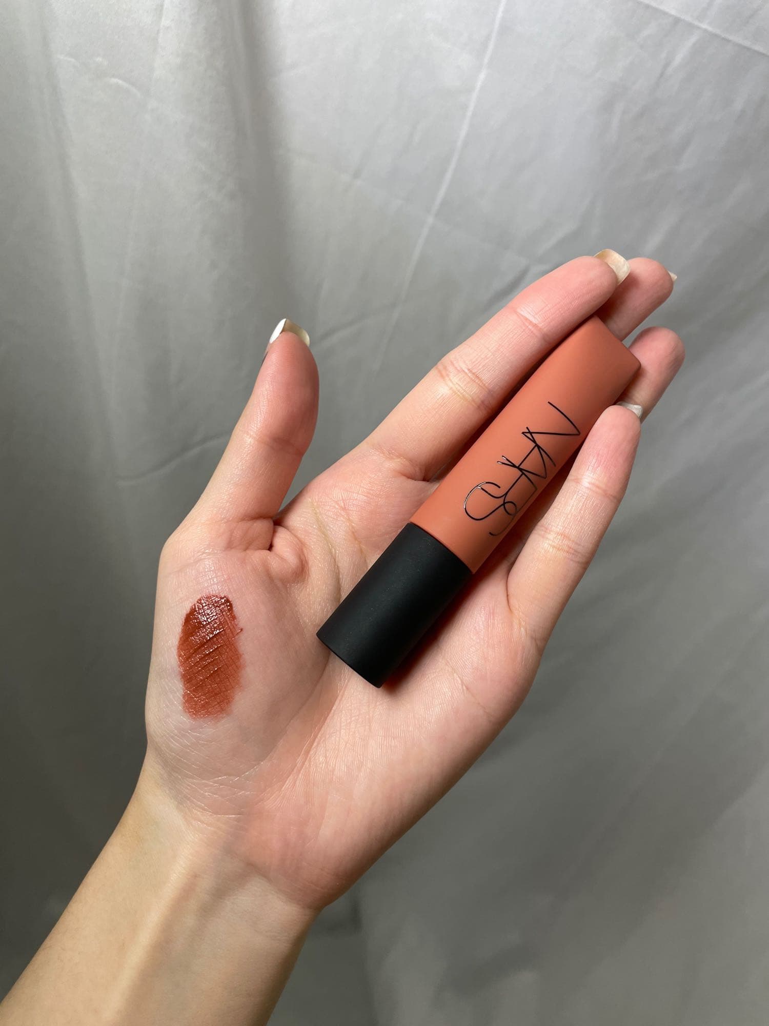 #試色 Nars 雲霧唇釉#thrust超級輕薄不收乾黃皮人必收的專櫃唇釉 - 美妝板 | Dcard