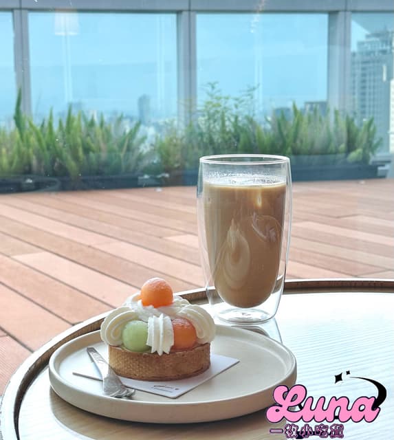 高空美景品嚐日本精品咖啡｜REC coffee 台中夜景 美景 有插座 - 美食板 | Dcard