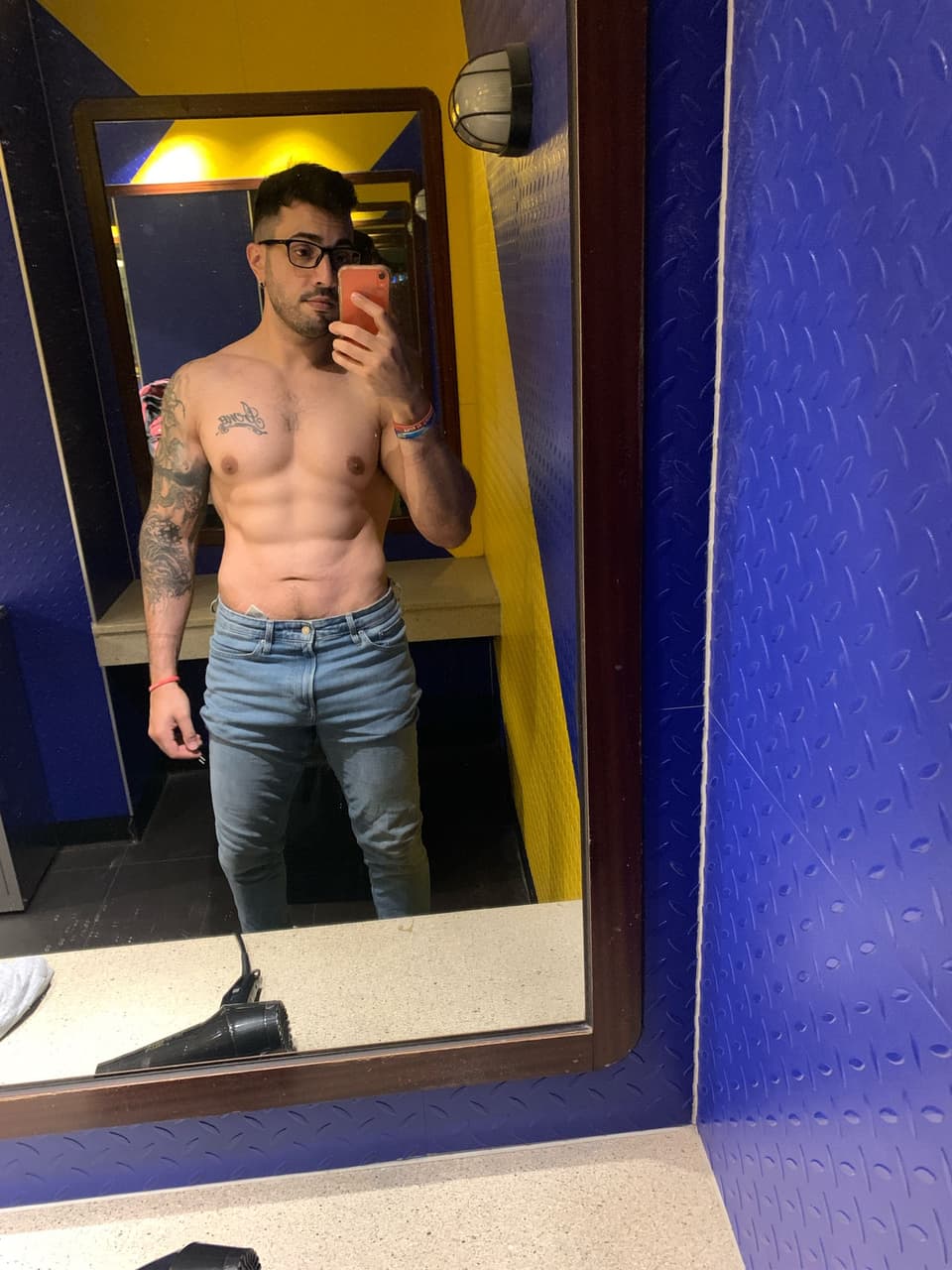 腹肌哥 (@gmsephs) | Dcard