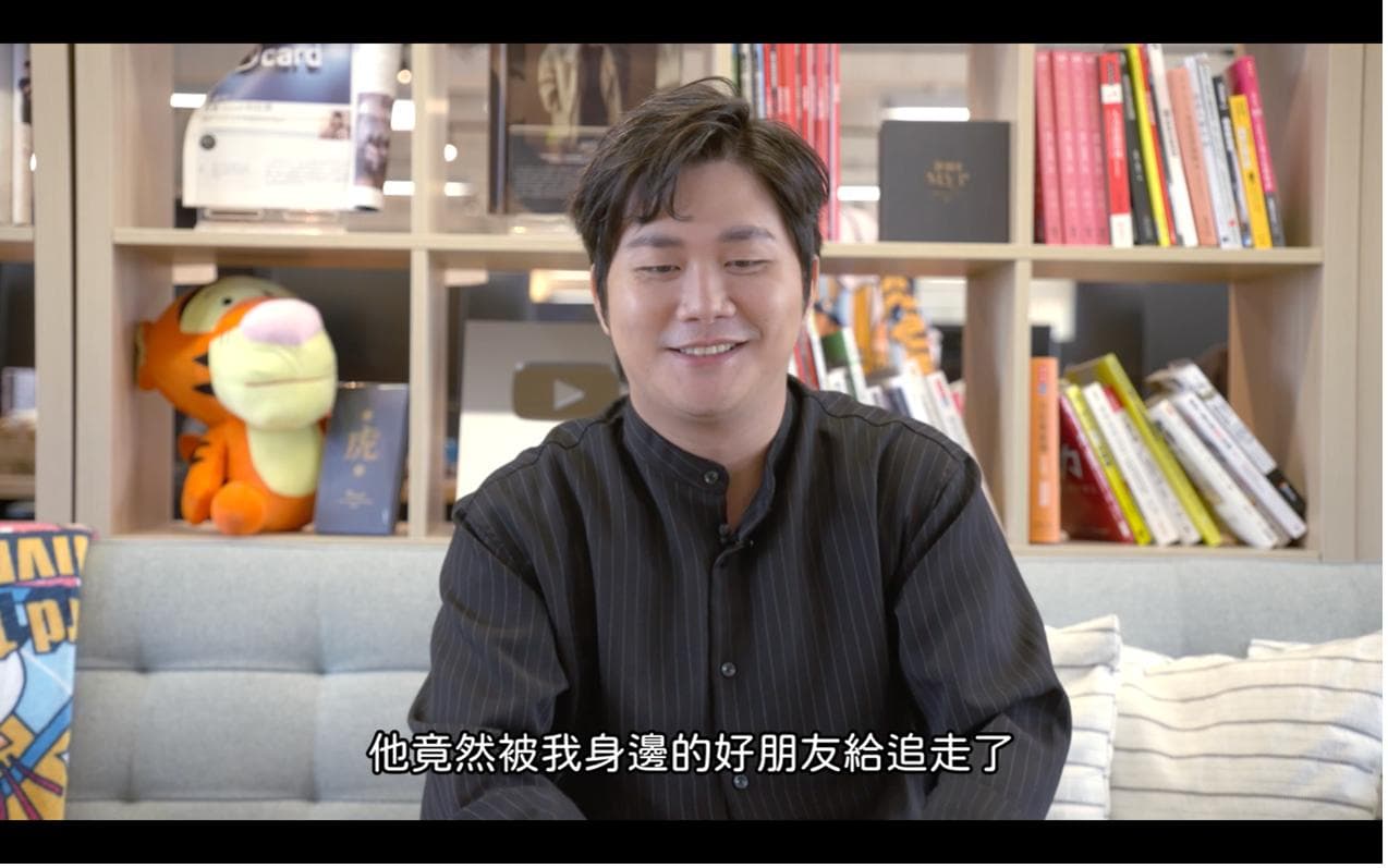 #卡友面對面 一男戰四女‼️Leo匡幾個小姐匡起來😍 有 Samsung Z Flip4 來助攻 Leo的成功機率…🤩 - 有趣板 | Dcard