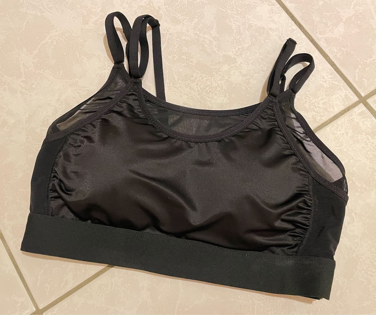 #評價 #分享 滑面材質 bra top 推薦！🖤 - 穿搭板 | Dcard